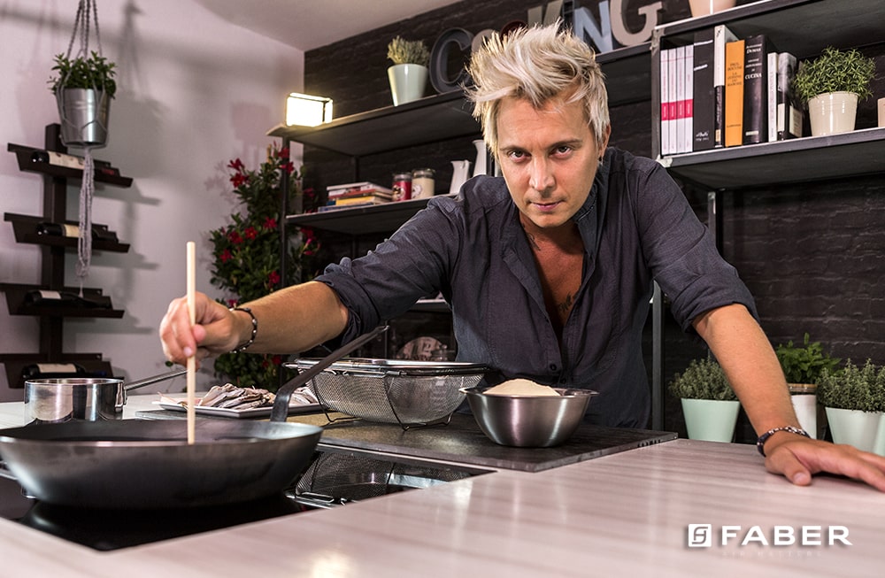 La ricetta per cucinare il Risotto con asparagi e taleggio di Andrea ...